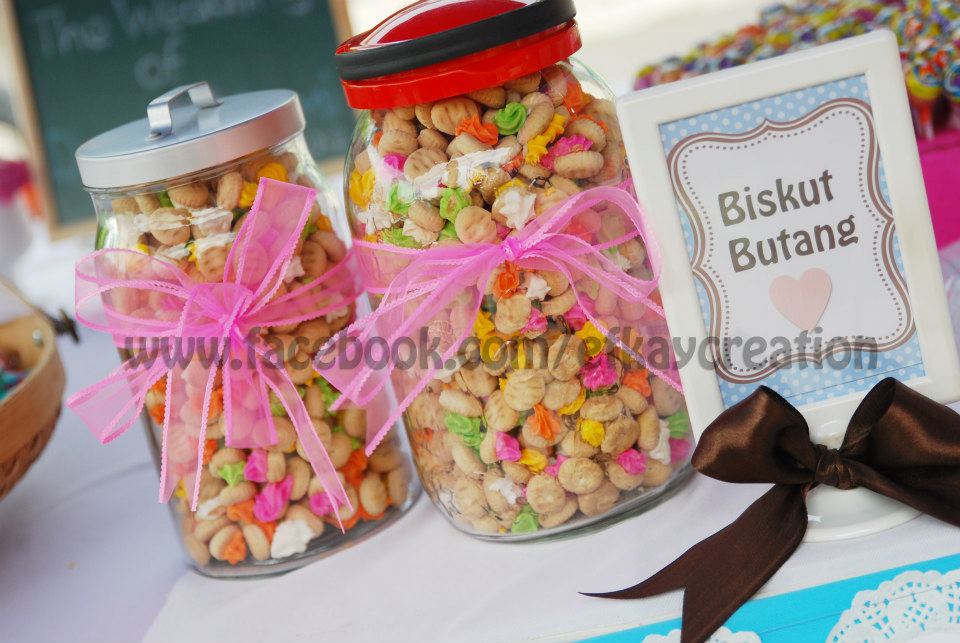 efkaycreation: Table Decoration for Candy Corner