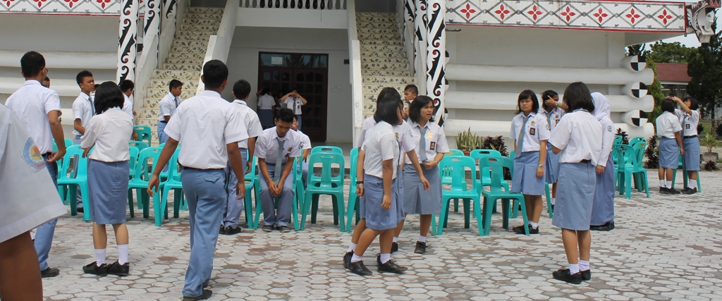 SESI FOTO BERSAMA SETELAH PULANG UN 2013 ~ SMA PLUS PMS RAYA