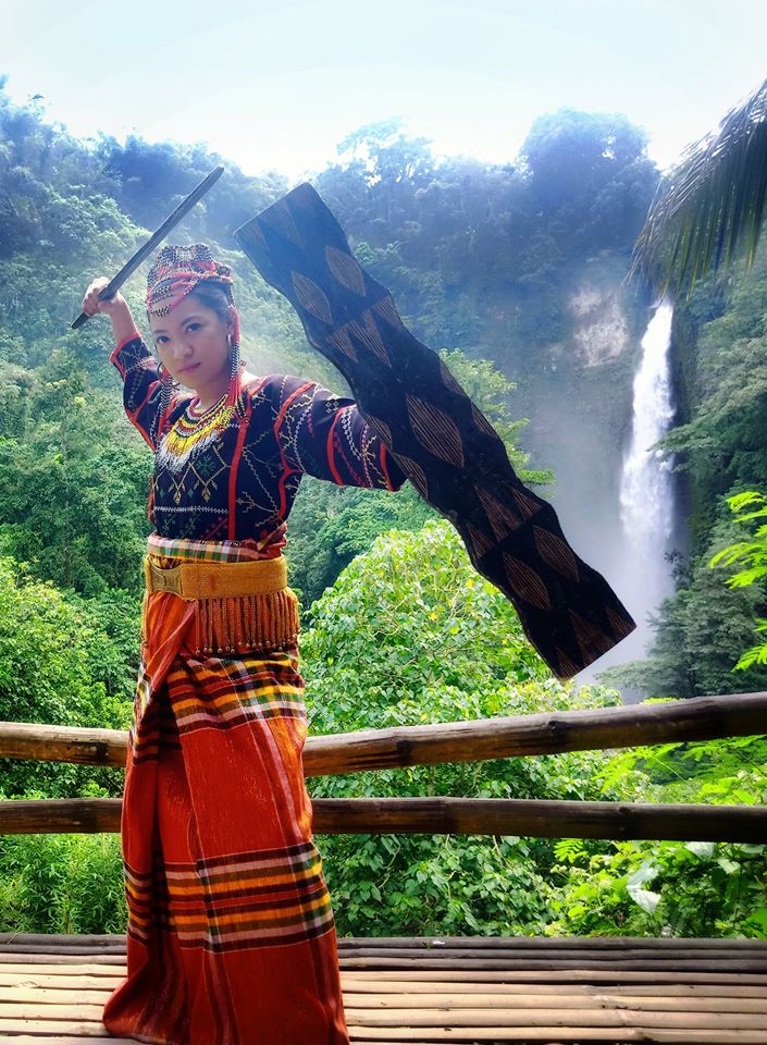 T'BOLI TRIBE in LAKE SEBU