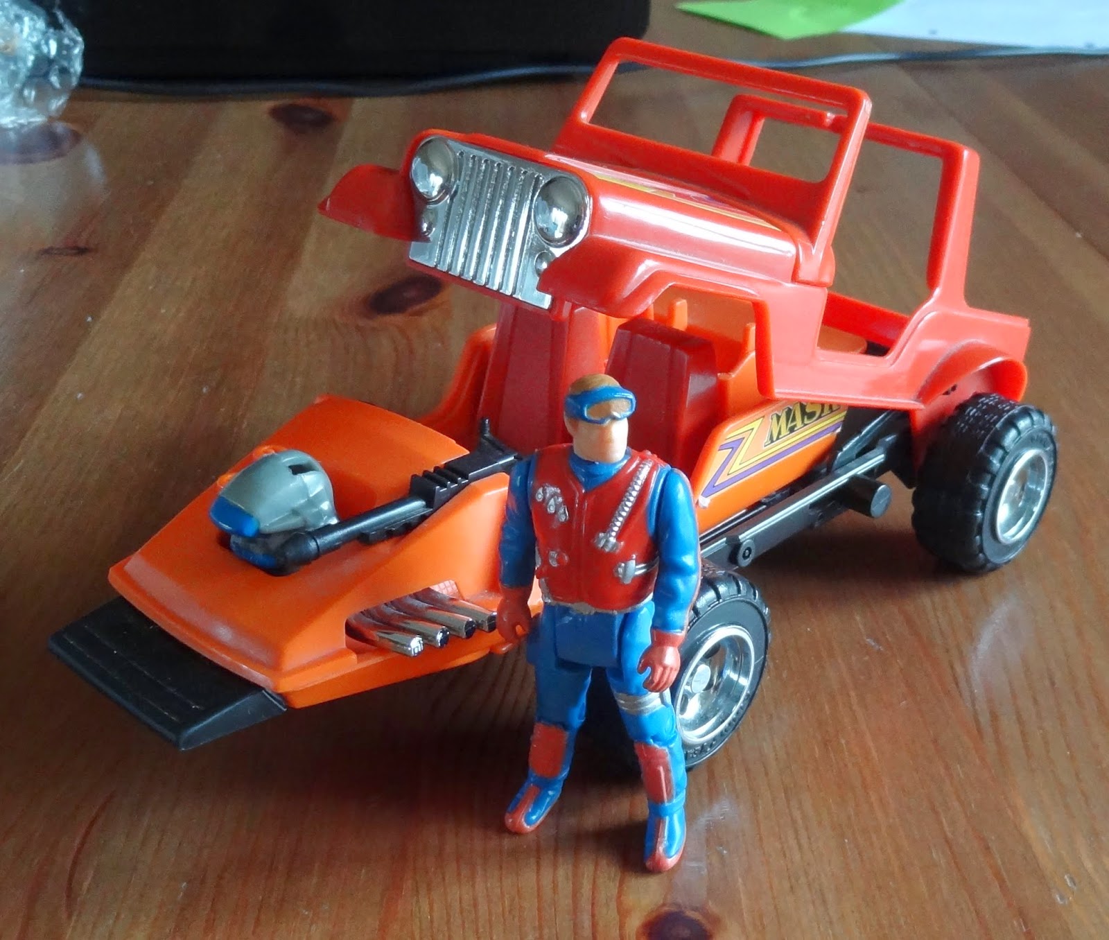 Le site de Monsieur Eddy: MASK: les jouets