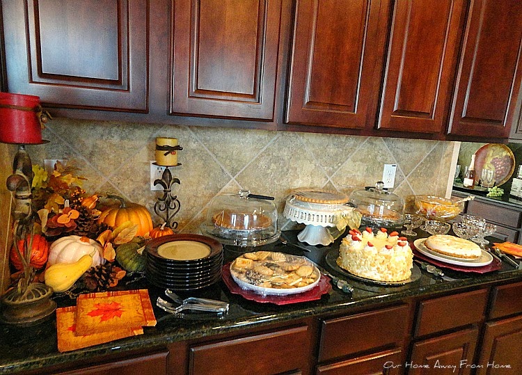 Our Home Away From Home: TWO FALL TABLESCAPES AND A DESSERT BAR