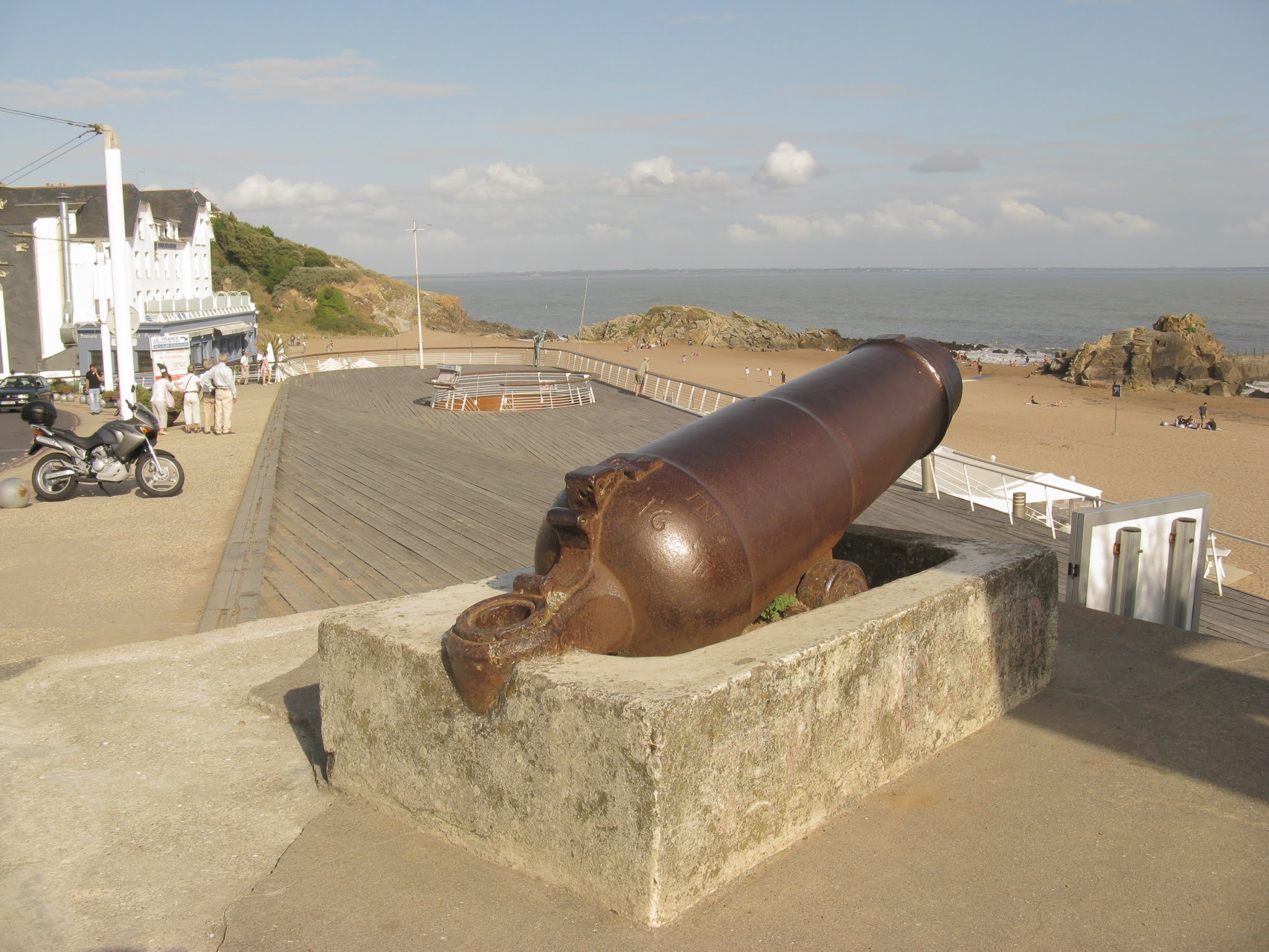 PROMENADE SUR LA PLAGE DE MONSIEUR HULOT A SAINT MARC-SUR-MER