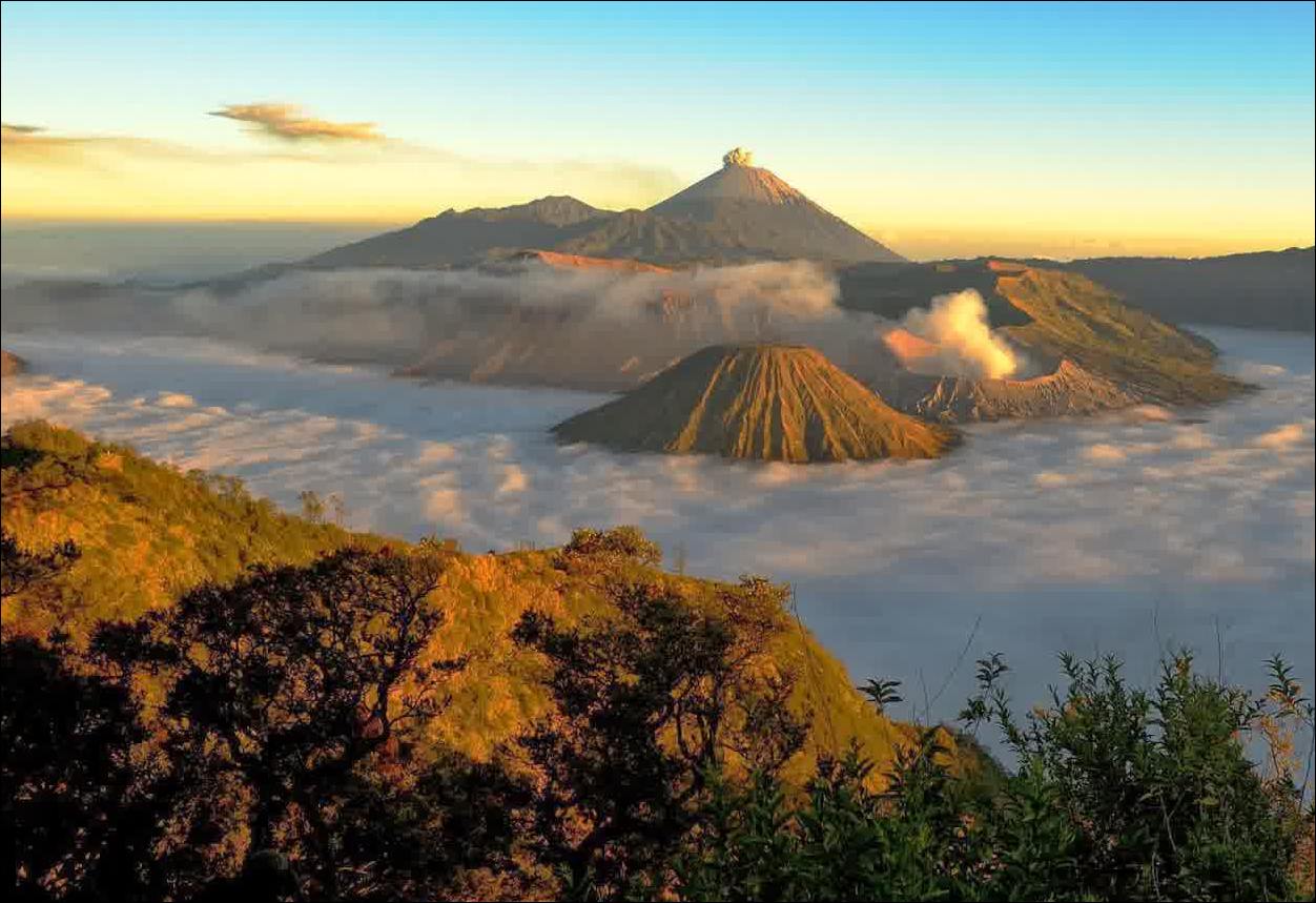 Pemandangan Gunung Di Sore Hari - Andira Gambar Pemandangan Gunung Di Sore Hari - Andira Gambar