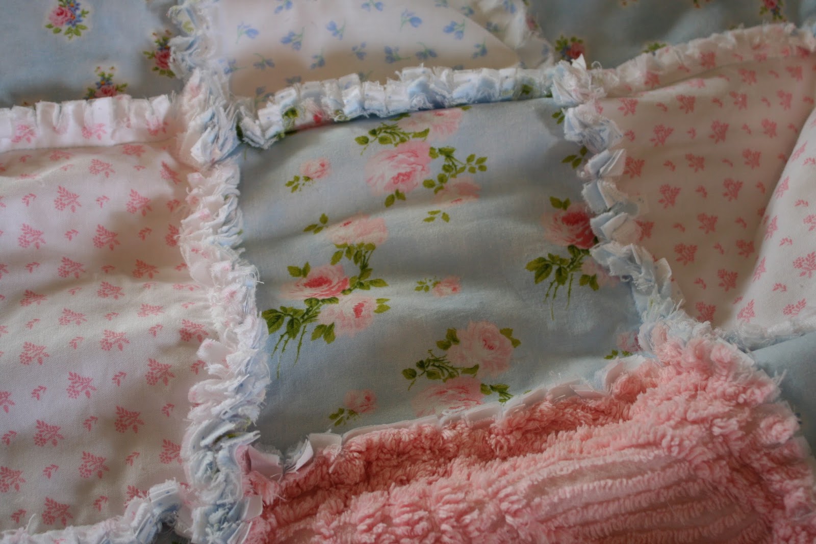 Deerecountry Quilts : Shabby Chic Baby Girl Rag Quilt