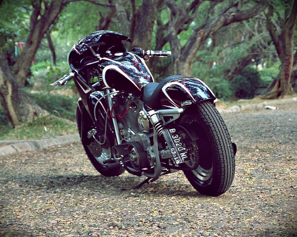 STUDIO MOTOR CUSTOM BIKE: OUT OF THE BOX - HARLEY DAVIDSON DYNA FXR '99