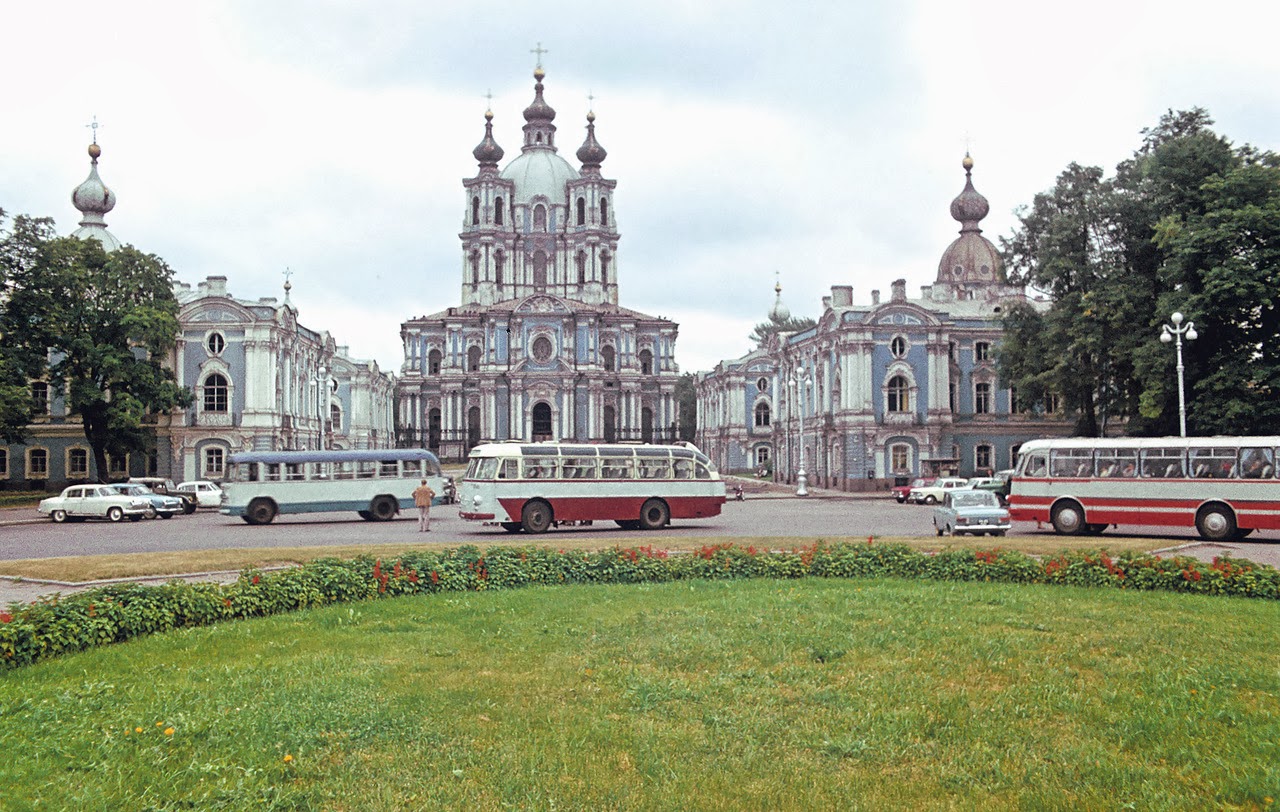 Color Photos of Leningrad in 1972 ~ Vintage Everyday