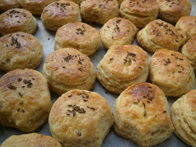 Myra's kitchen: Pogacele cu jumari