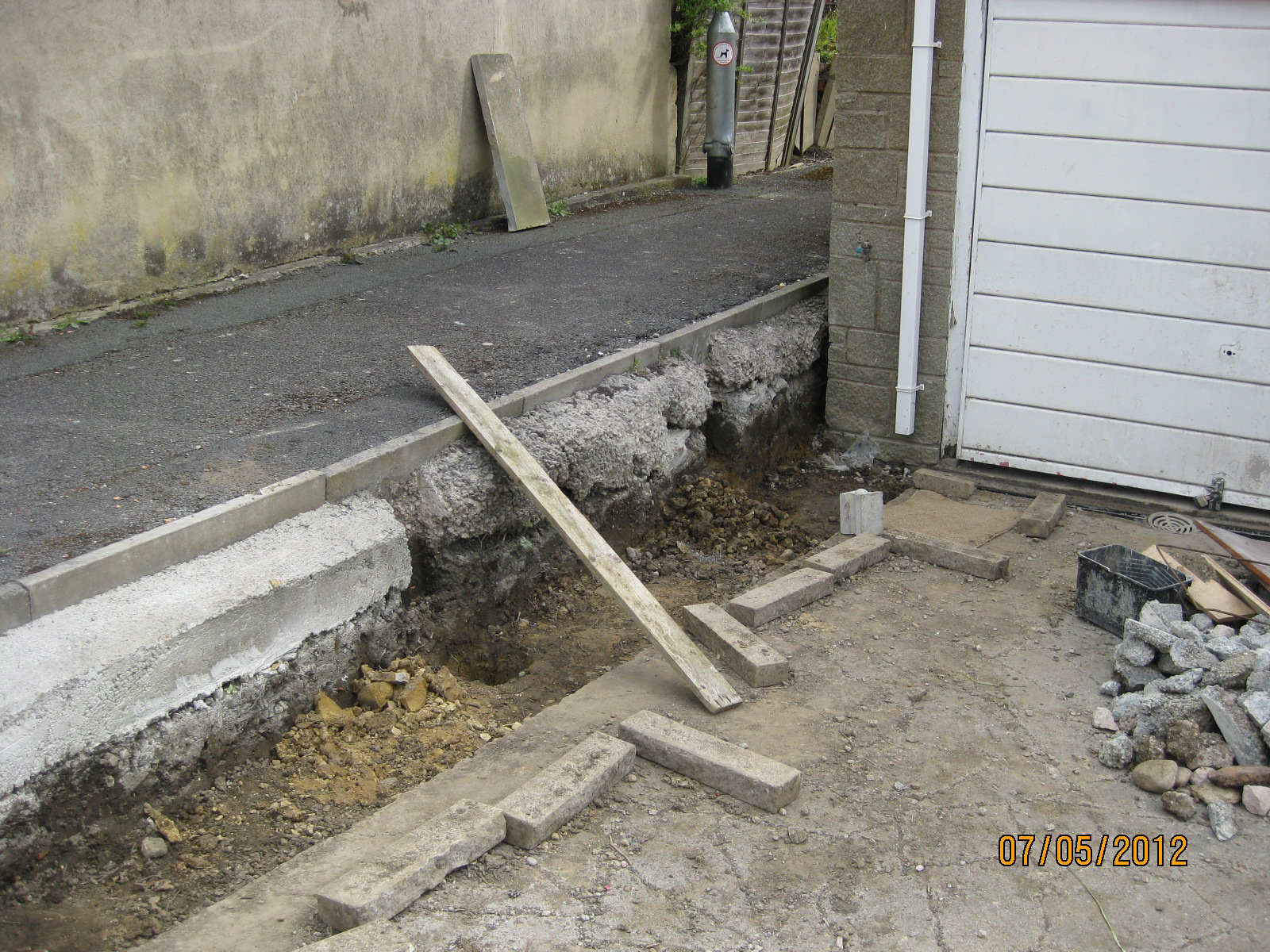 concrete post in a stepped ground: Erecting concrete post in a stepped ...