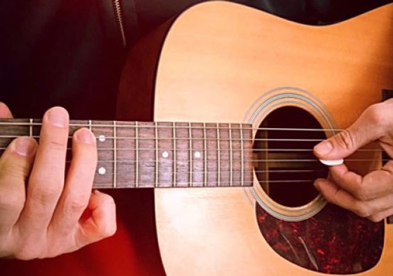 belajar gitar fingerstyle untuk pemula: Cara bermain gitar akustik yang ...