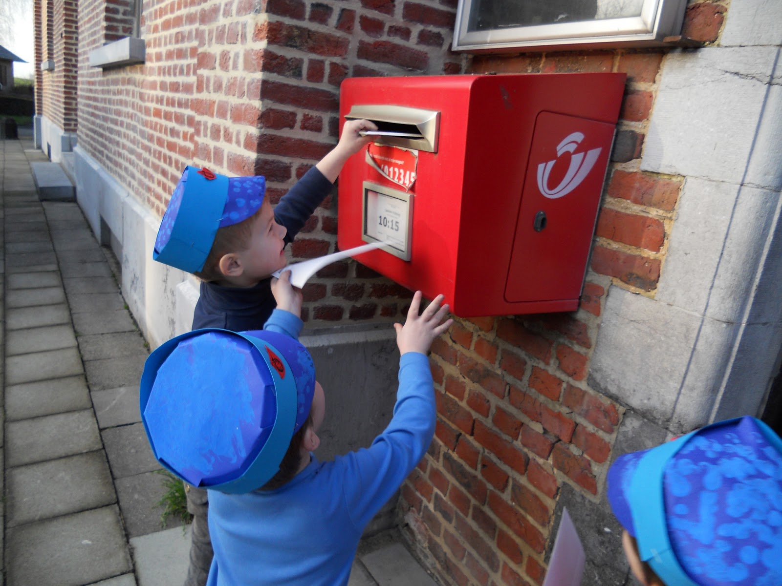 kleuterschool Puur Natuur: Thema; de postbode