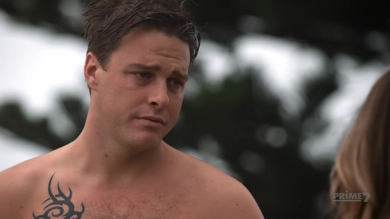ausCAPS: Tim Franklin shirtless in Home And Away