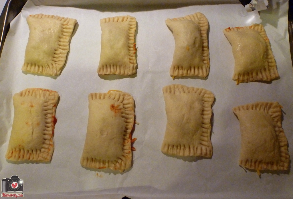 Mamabelly's Lunches With Love: Fast and Easy Mini Pizza Pockets