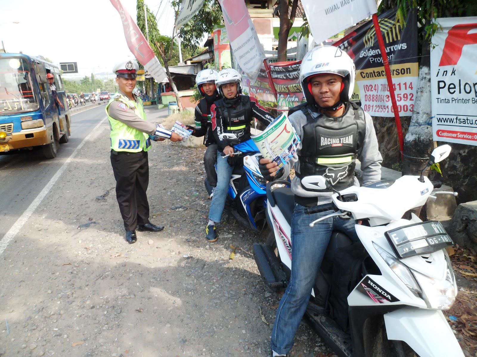 SAT LANTAS POLRESTABES SEMARANG: PEMBAGIAN LEAFLET PETA DAN INFORMASI ...