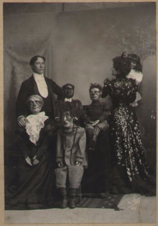 33 Creepy Vintage Portrait Photos of Ventriloquists With Their Dummies ...