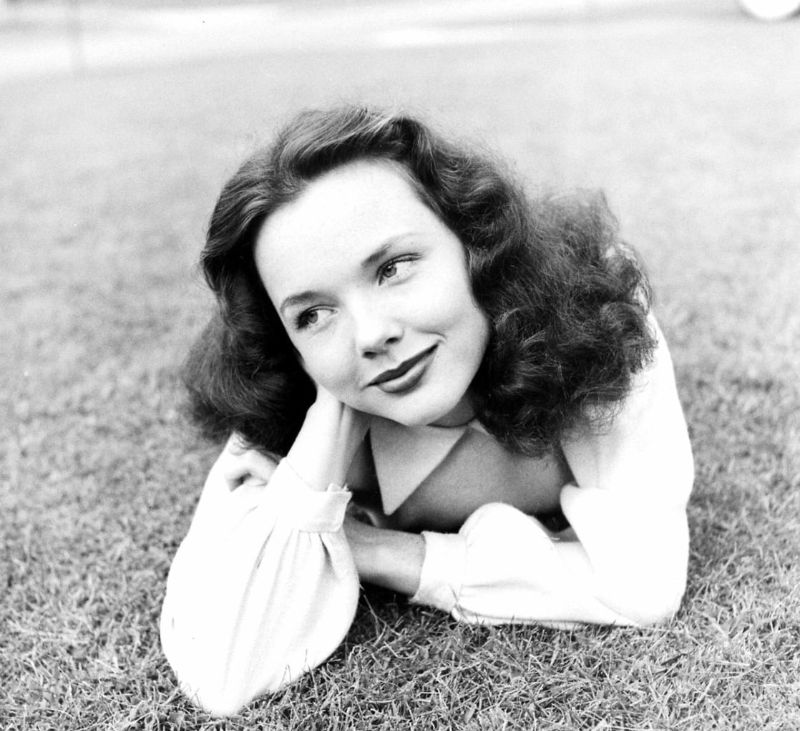 Gorgeous Photos of Wanda Hendrix in the 1940s and ’50s ~ Vintage Everyday