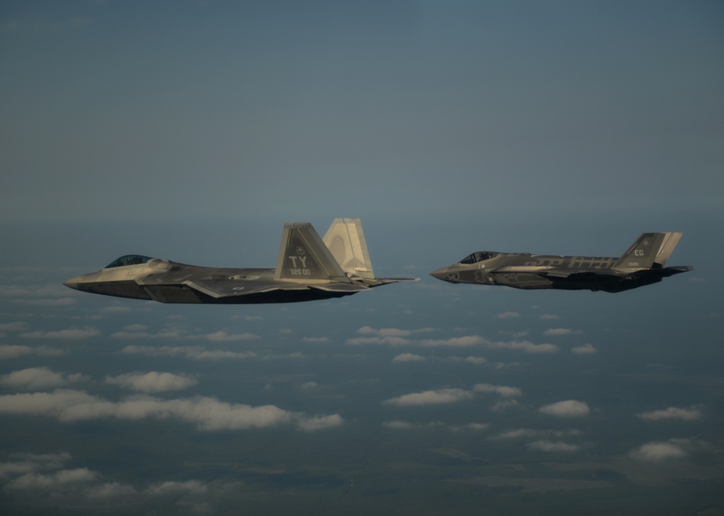 F22 AND F35 WERE DESIGNED TO WORK TOGETHER - Blog Before Flight ...