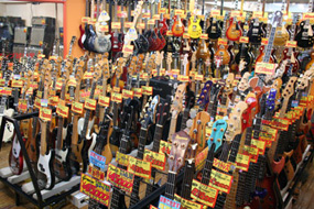 Rex and the Bass: Shopping for Guitars in Tokyo’s Ochanomizu District
