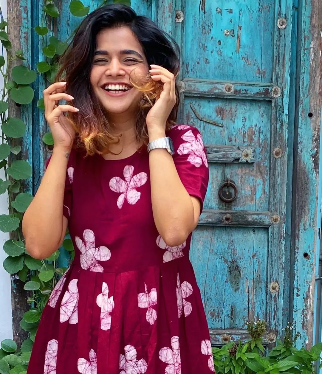 Suhani Shah Bikini Hot Photos Images