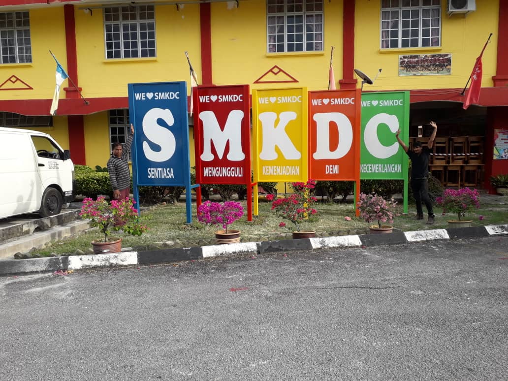 AWNING PAGOLA DAN GRILL : Nilai :Memasang Set Papan Tanda Ikon SMKDC.