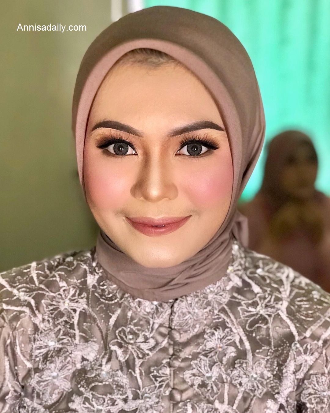 Contoh Makeup Muslimah Saat Wisuda untuk Kulit Sawo Matang dan ...