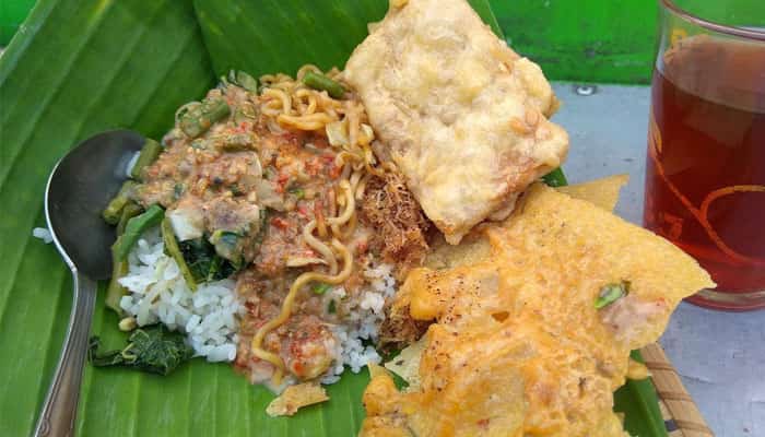 5 Cara Menikmati Nasi Pecel Yang Benar - CakWiCak