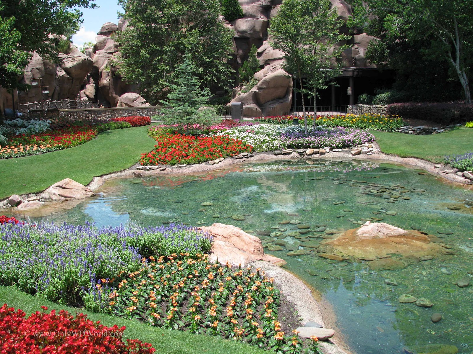 Victoria Gardens In Disney World's Epcot Pay Tribute To The Butchart ...
