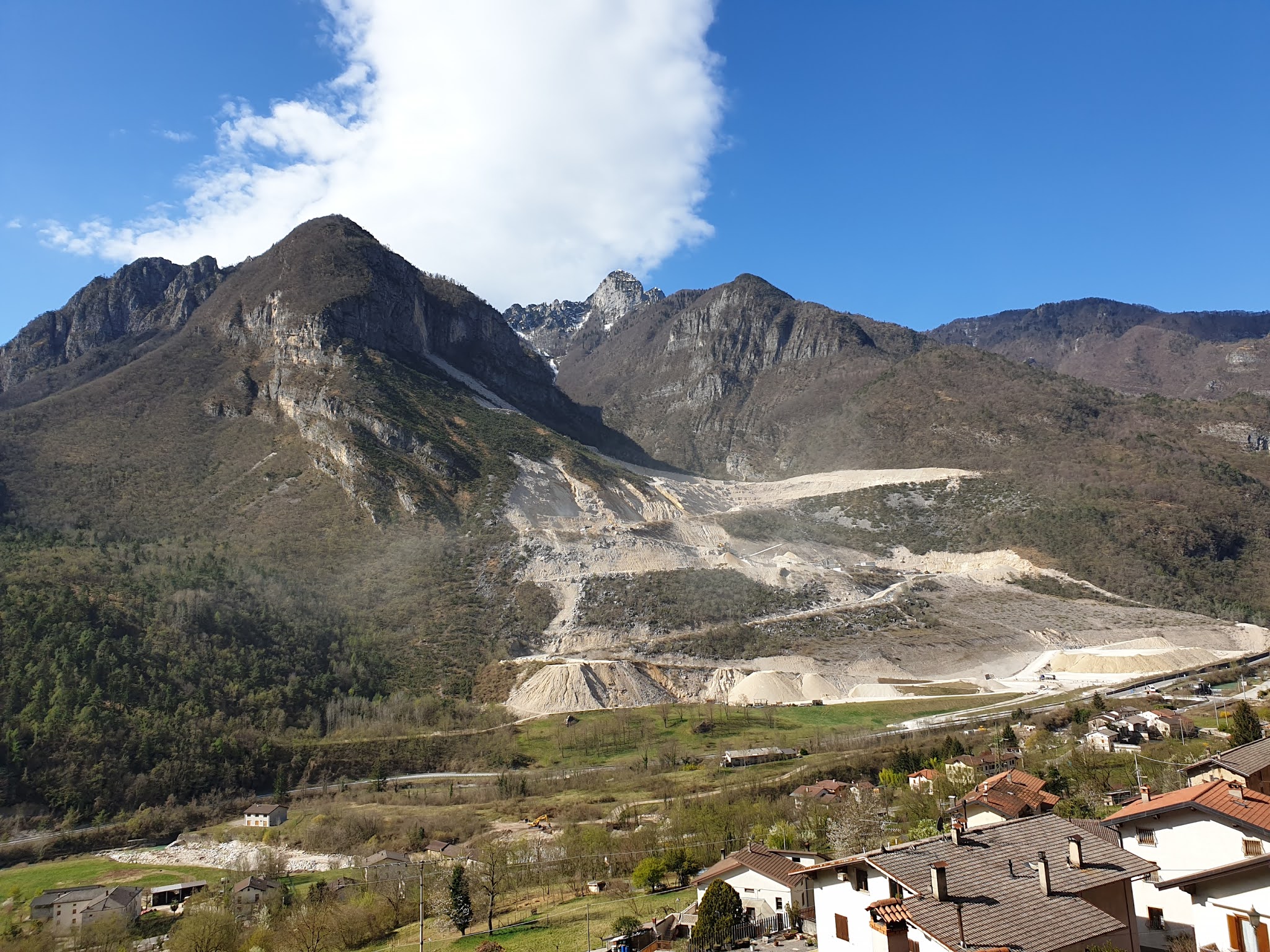 Su strade e sentieri: VALDASTICO: DA CASOTTO (m. 440) A LUSERNA (m. 1400)