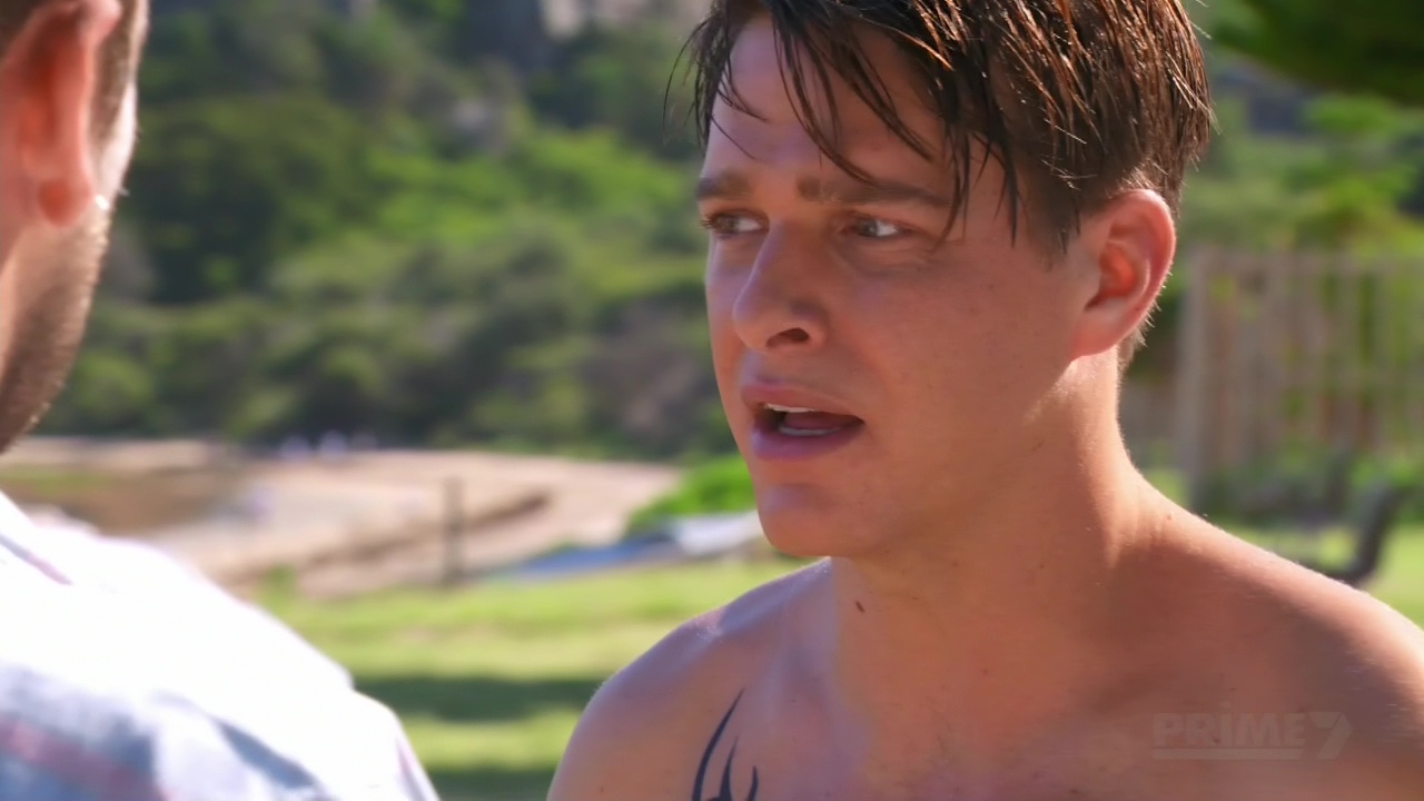 ausCAPS: Tim Franklin shirtless in Home And Away