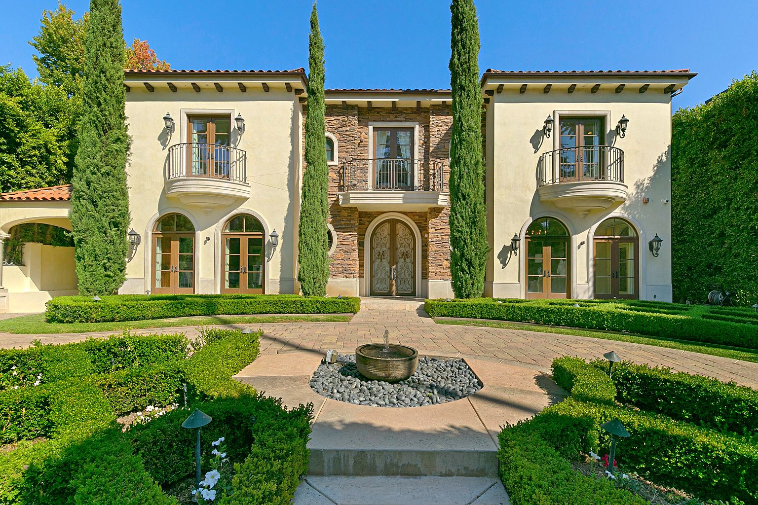 11 000 Square Foot Stucco And Stone Mansion In Beverly Hills CA THE AMERICAN MAN ION 11-000-square-foot-stucco-and-stone-mansion-in-beverly-hills-ca-the-american-man-ion