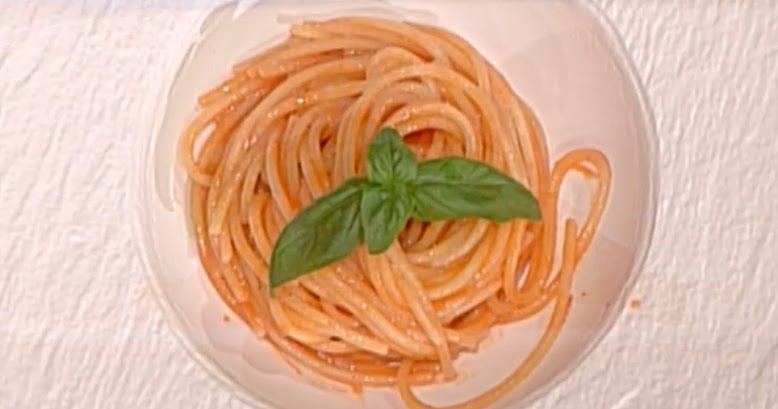 Spaghetti al pomodoro e basilico