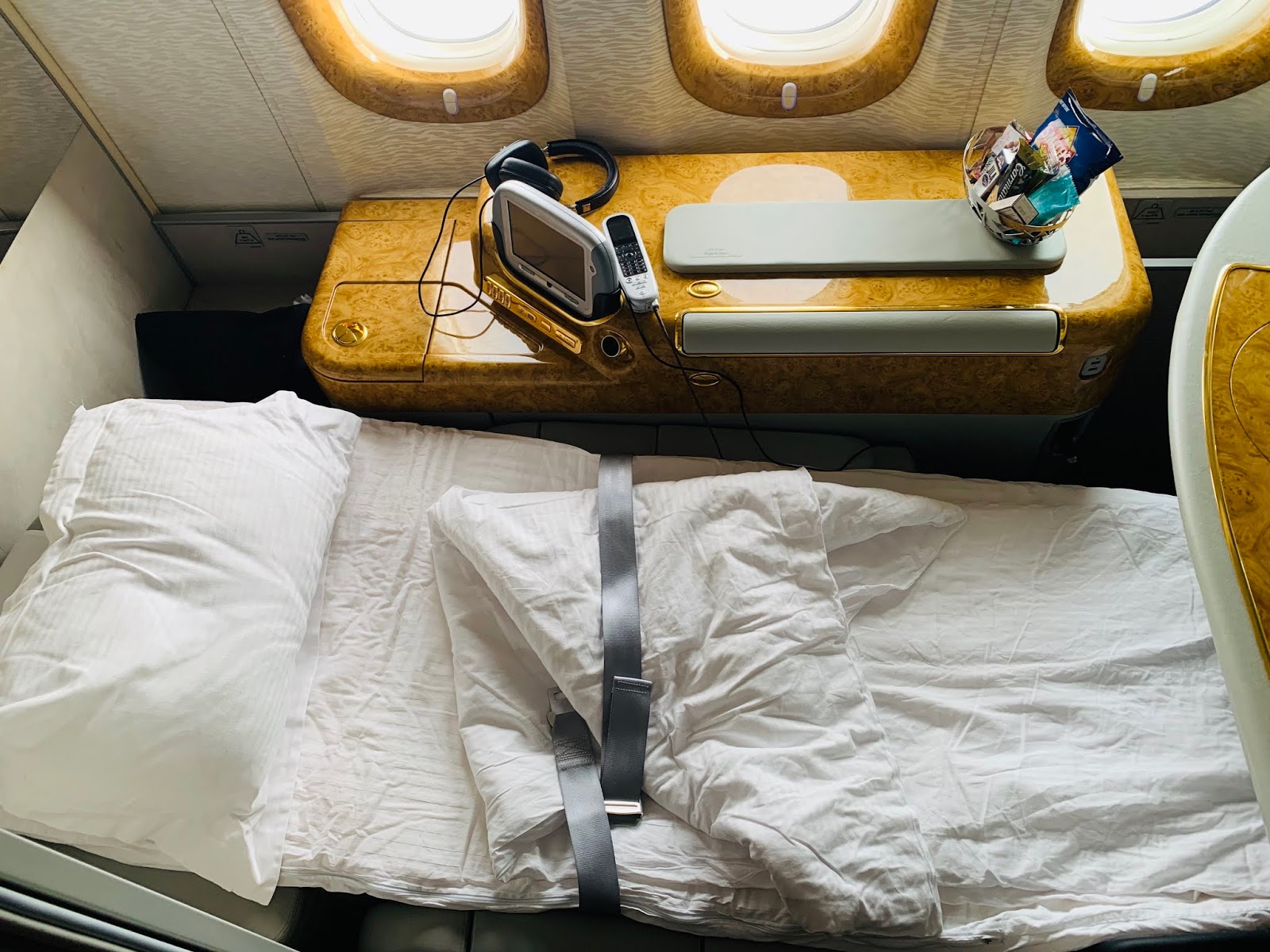 Review: Emirates EK417 First Class Boeing 777-300ER Sydney to Dubai ...