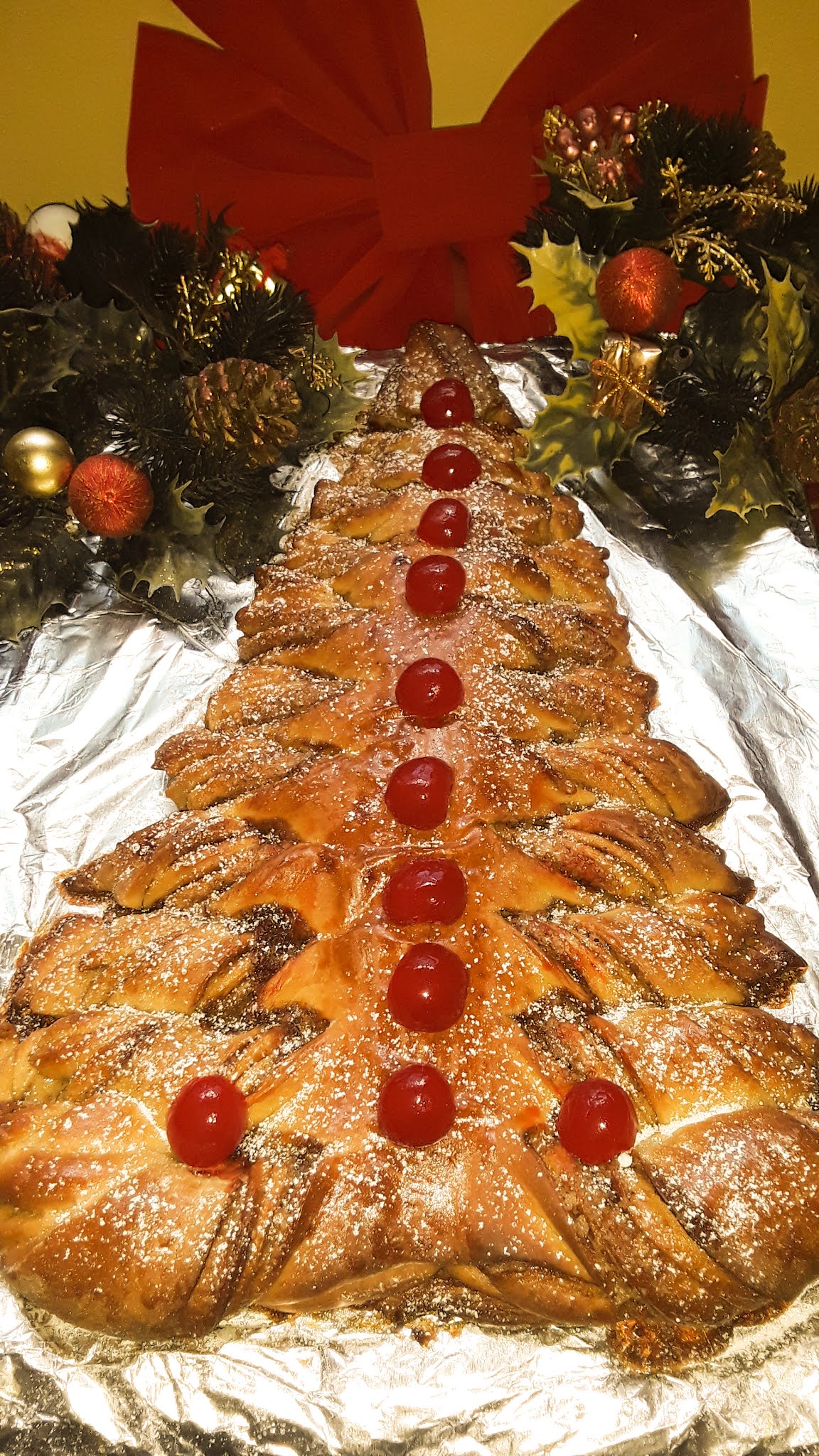 Passion Kneaded: Gingerbread Spice Christmas Tree Bread #BreadBakers