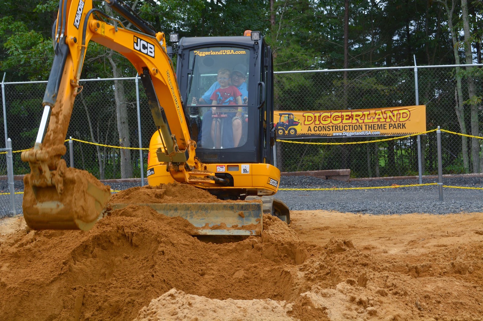 Dirt and Dump Trucks: Ben-Voyage: Diggerland USA (West Berlin, NJ)