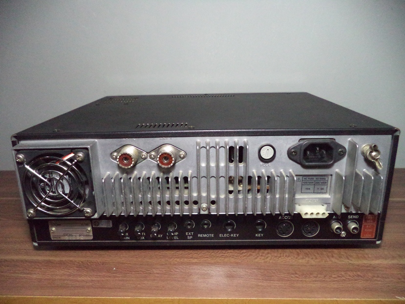 MEDAN RADIO: Icom IC-736 (terjual)