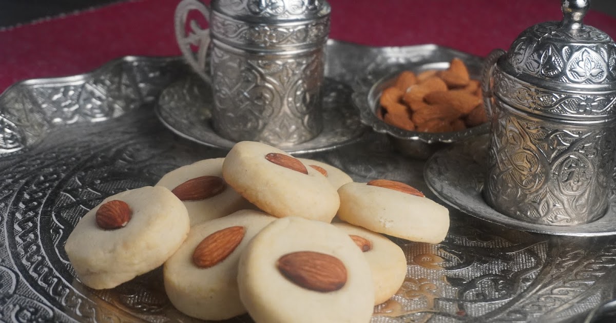 3 Ingredients Ghraybeh cookies recipe - Heaven Bites