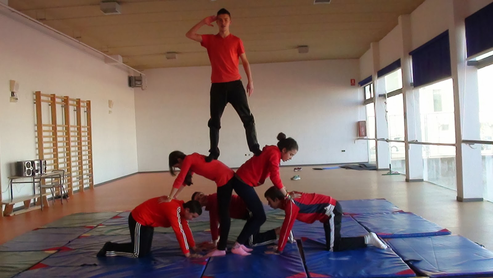 EDUCACIÓN FÍSICA: LAS MEJORES PIRAMIDES DE ACROSPORT DE 4º ESO