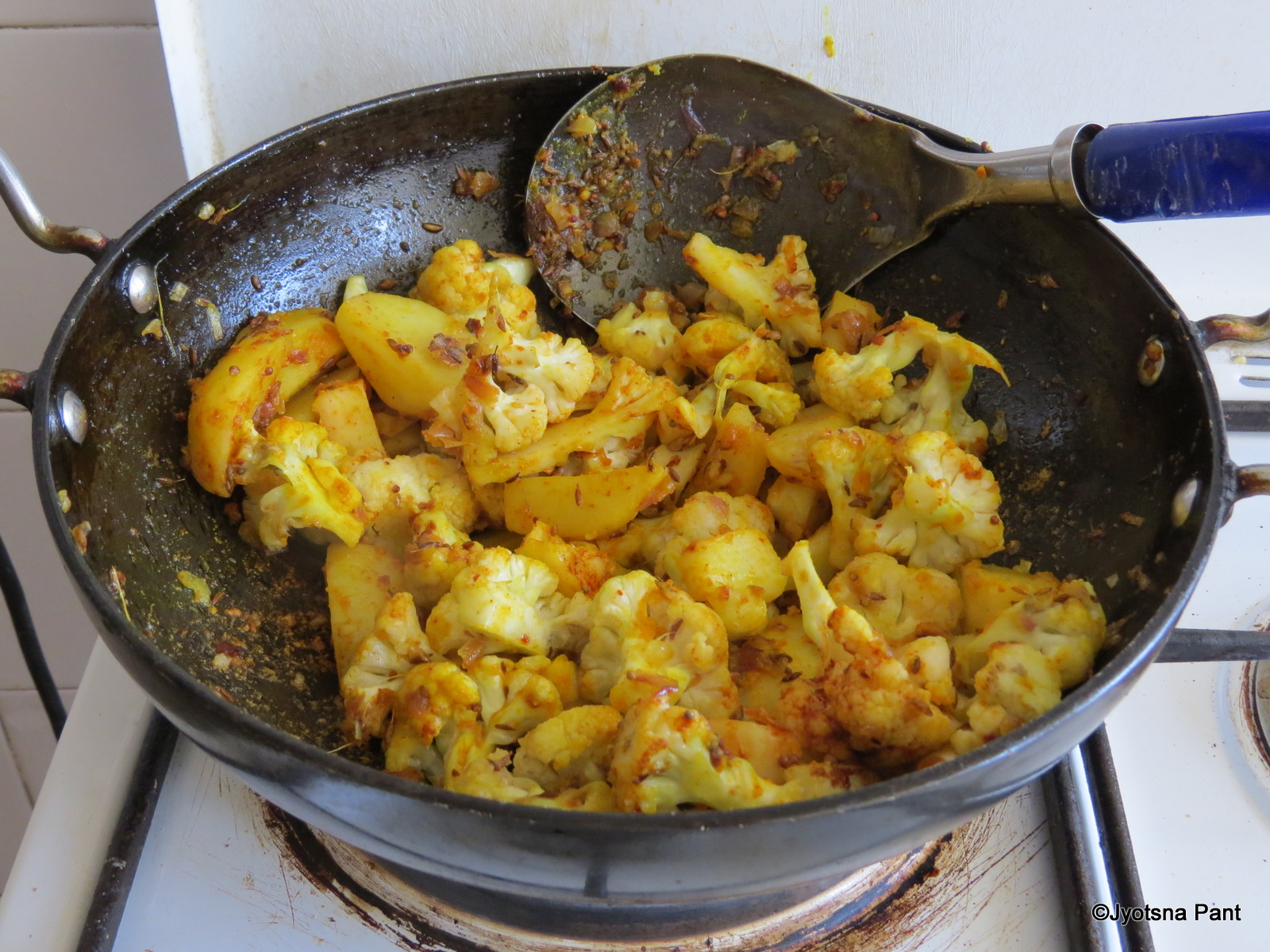 With Love from Mom's Kitchen: Masala Gobhi (Spicy Cauliflower Savory)