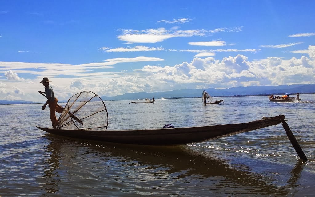 Myanmar Insider: Inle Lake - where People live on the Water and where ...
