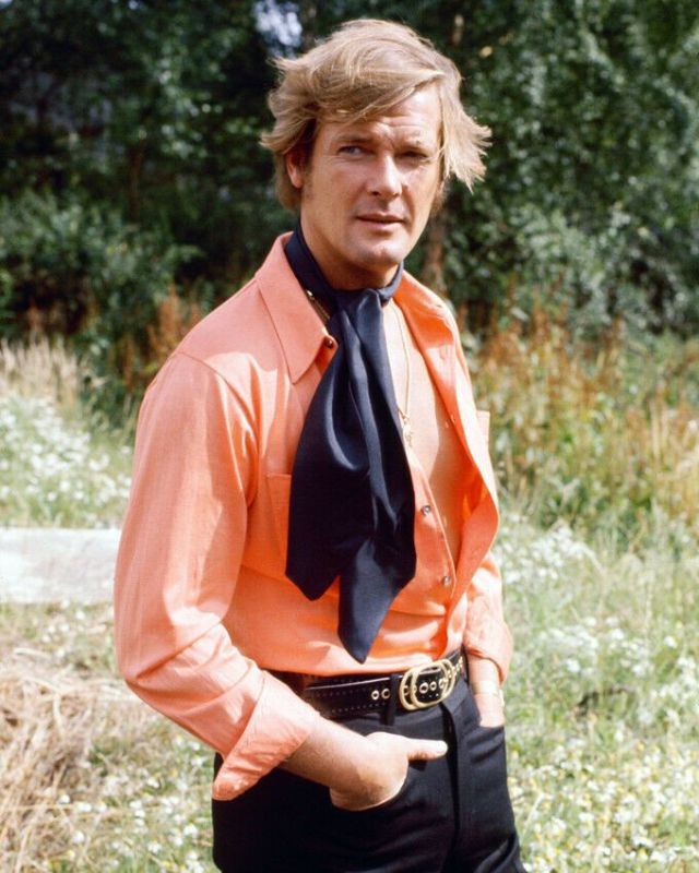 50 Handsome Photos of Legendary James Bond Star Roger Moore From ...