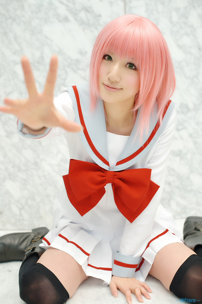 W-Sitting: The Comfortable Sit: W-Sitting Cosplayers