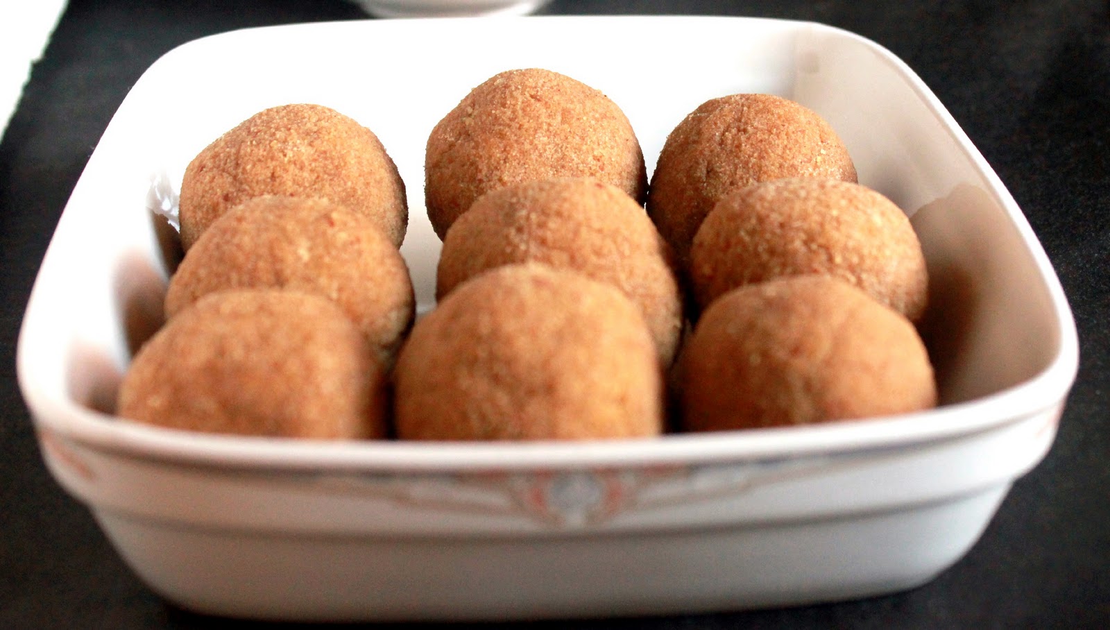 My Food Treats: Ari Unda / Kerala Rice Ladoos