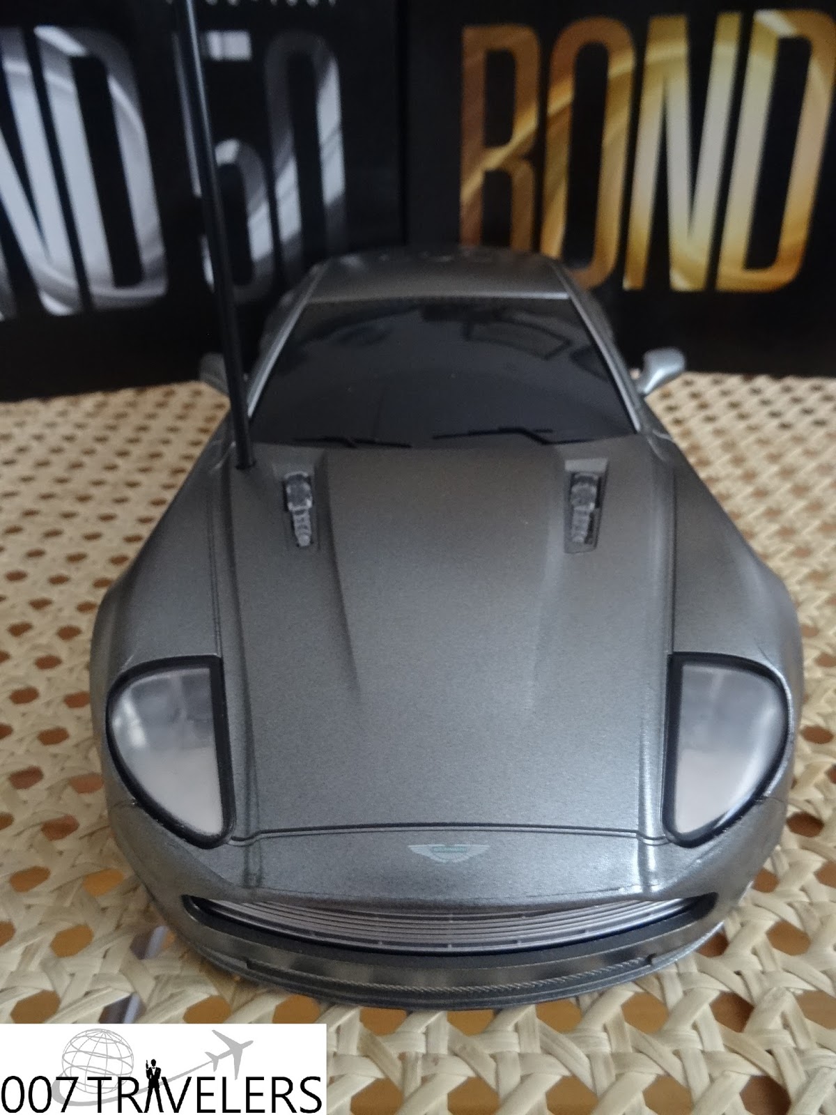 007 Item: British Secret Service R/C: Aston Martin V12 Vanquish – Die ...