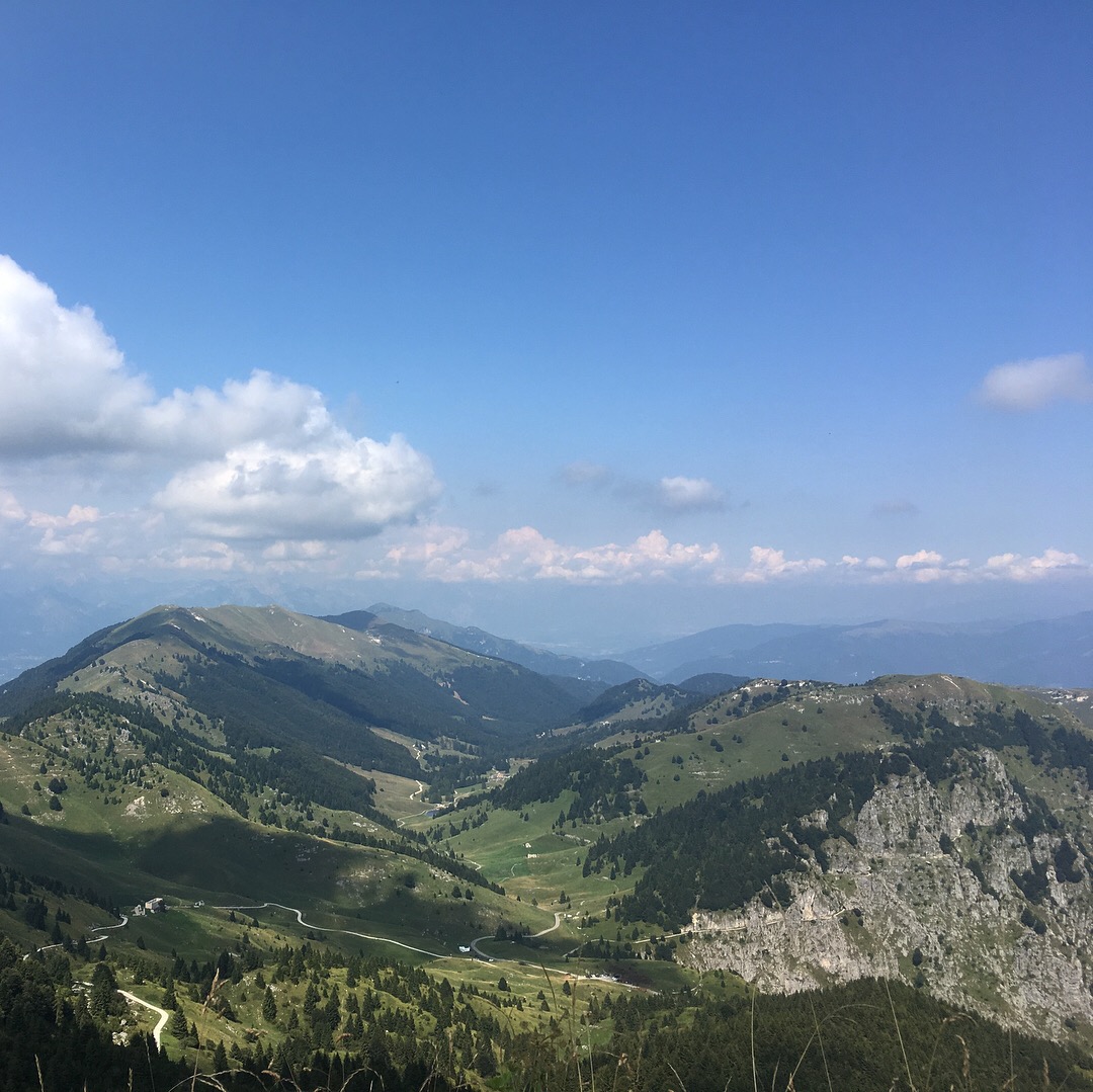 Itinerari in Moto: Cima Grappa, strada panoramica di Monte Tomba.