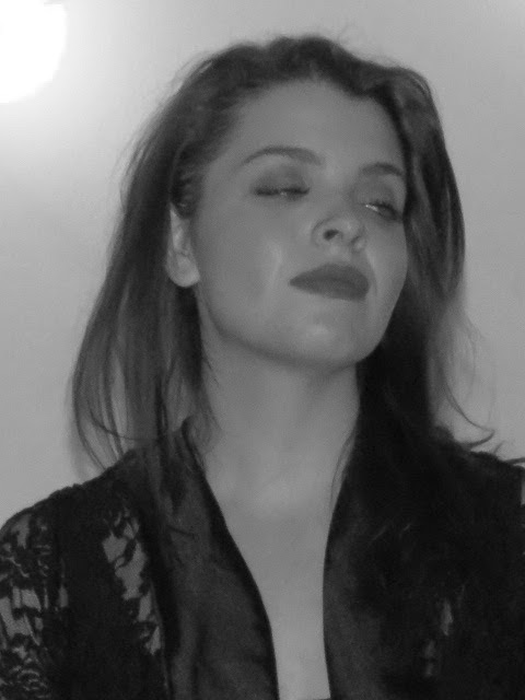 TV BUMERAN: DEBBIE CASTRO SENSACIONAL EN TEATRO