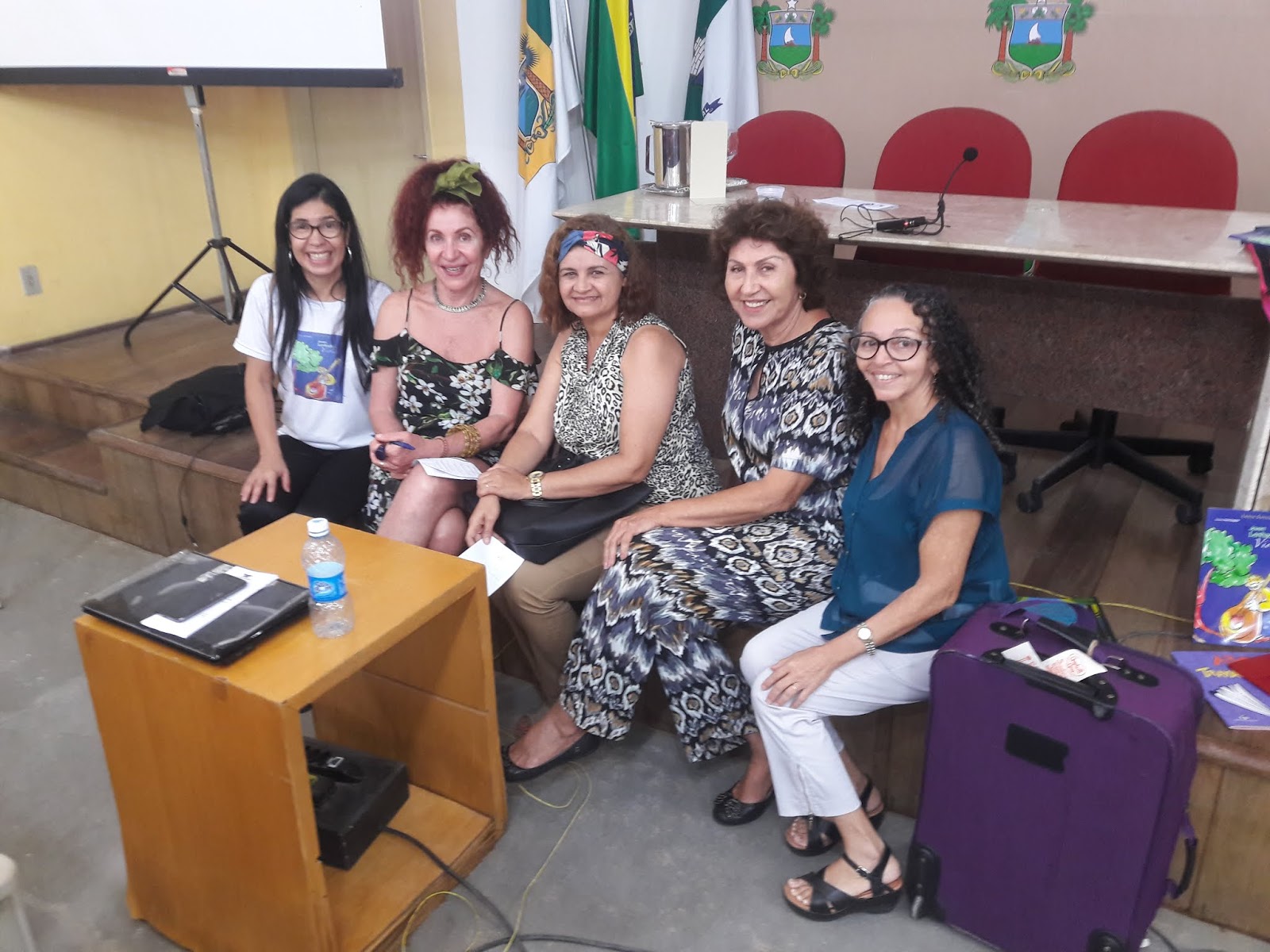 JANIA SOUZA SPVARN CULTURAL: KINHA COSTA LANÇA FAMÍLI ARCO-ÍRIS NA SEEC ...