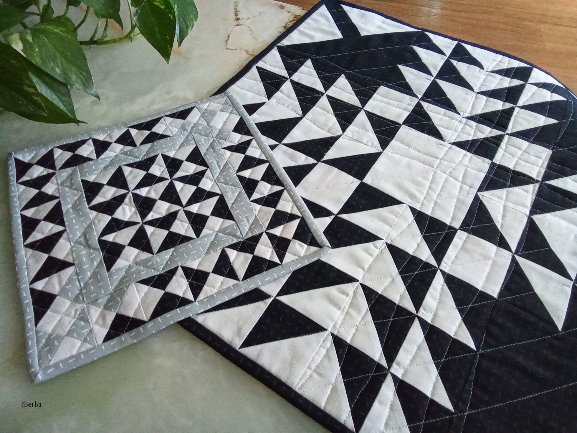 El Mundo de las Creaciones de iherba: Blanco, negro y algo de gris