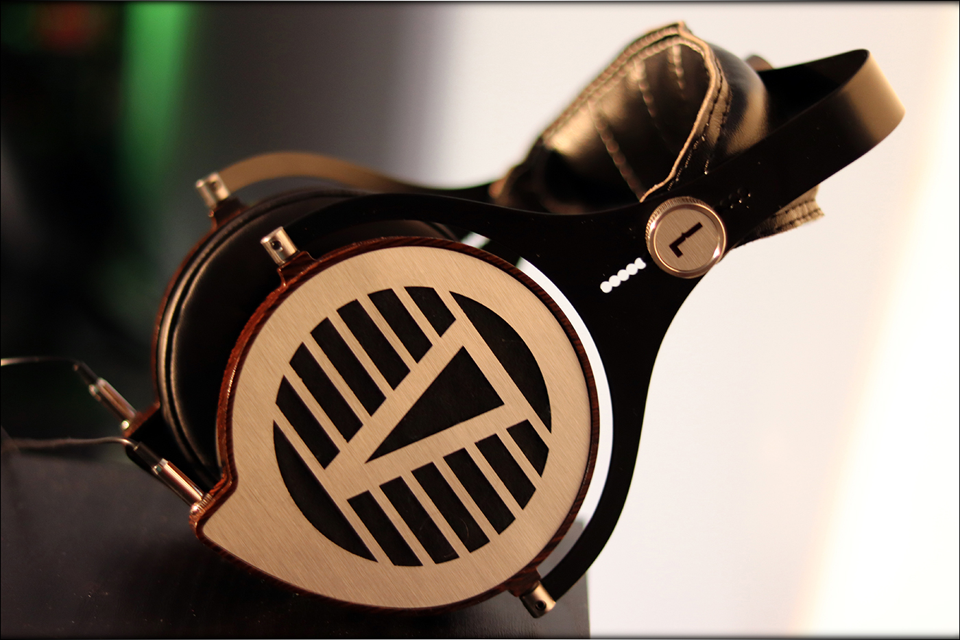 Thicc, Warm, Detail - Verum 1 (One) Planar Magnetic Headphones Review ...