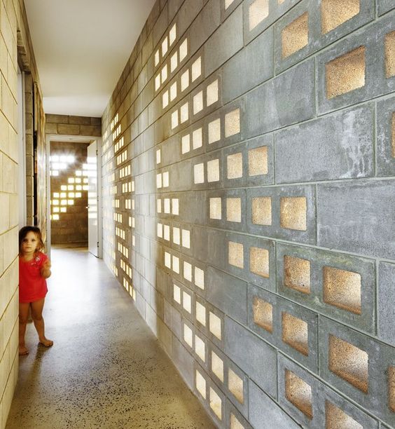 Paredes decoradas con madera en diseños geométricos / PRÁGMATIC