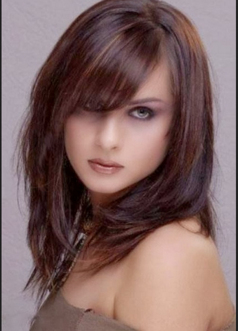 Model Rambut Panjang Untuk Wajah Bulat dan Pipi Tembem