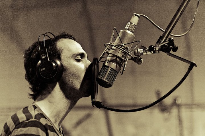 Intersticio: ABIERTO AL CAMPO DE LOS SENTIDOS, entrevista a Juan Absatz